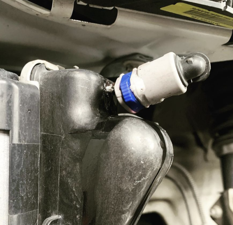 981ボクスター 冷却水漏れ修理 | IBI LAB.（イビラボ）